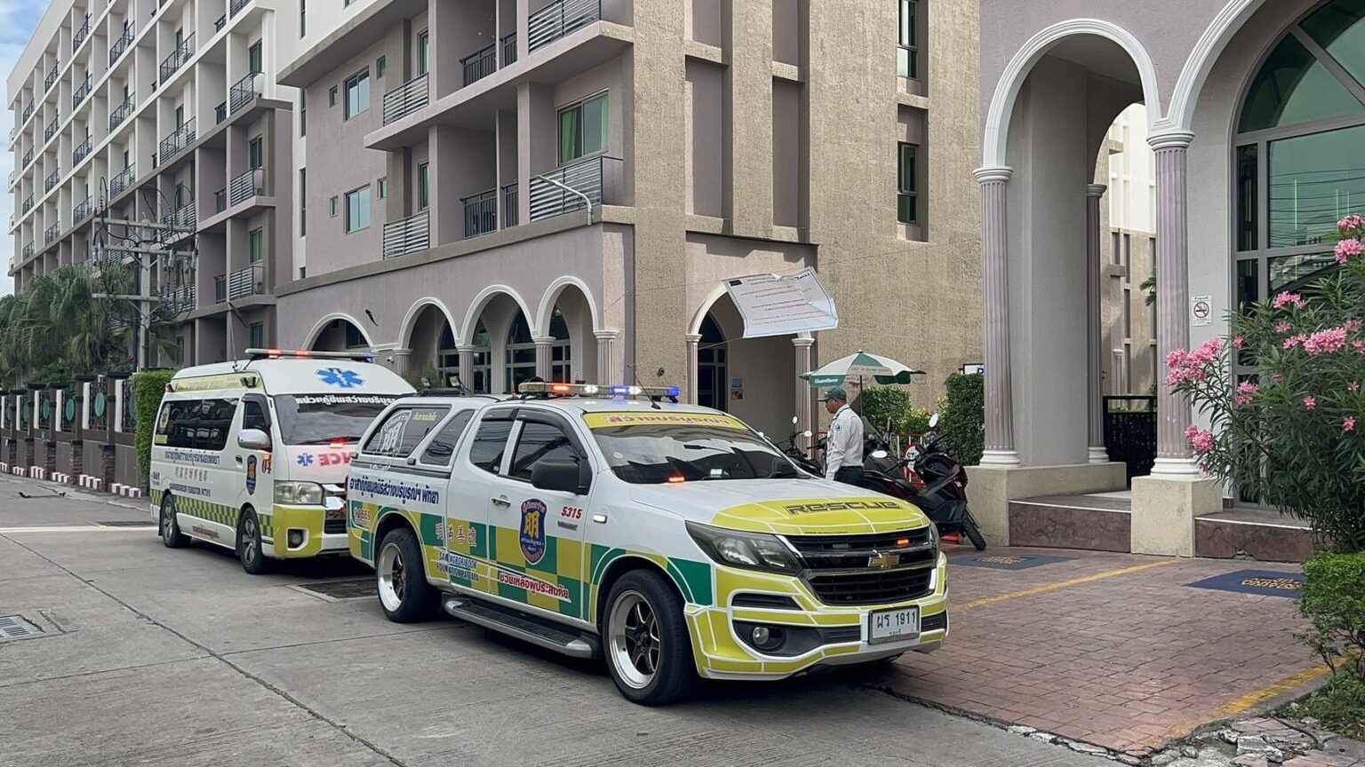 Drogenrausch in Pattaya: US-Tourist stürzt von Balkon, Pattaya, Thailand